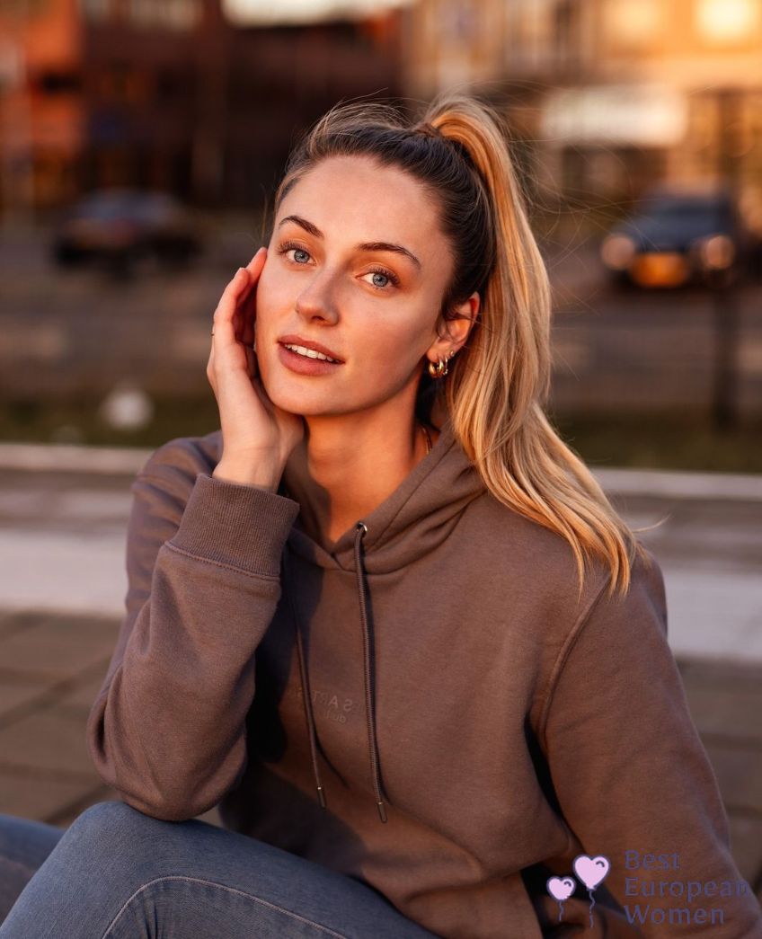 Dating a Gorgeous Dutch Woman: All the Truth Revealed