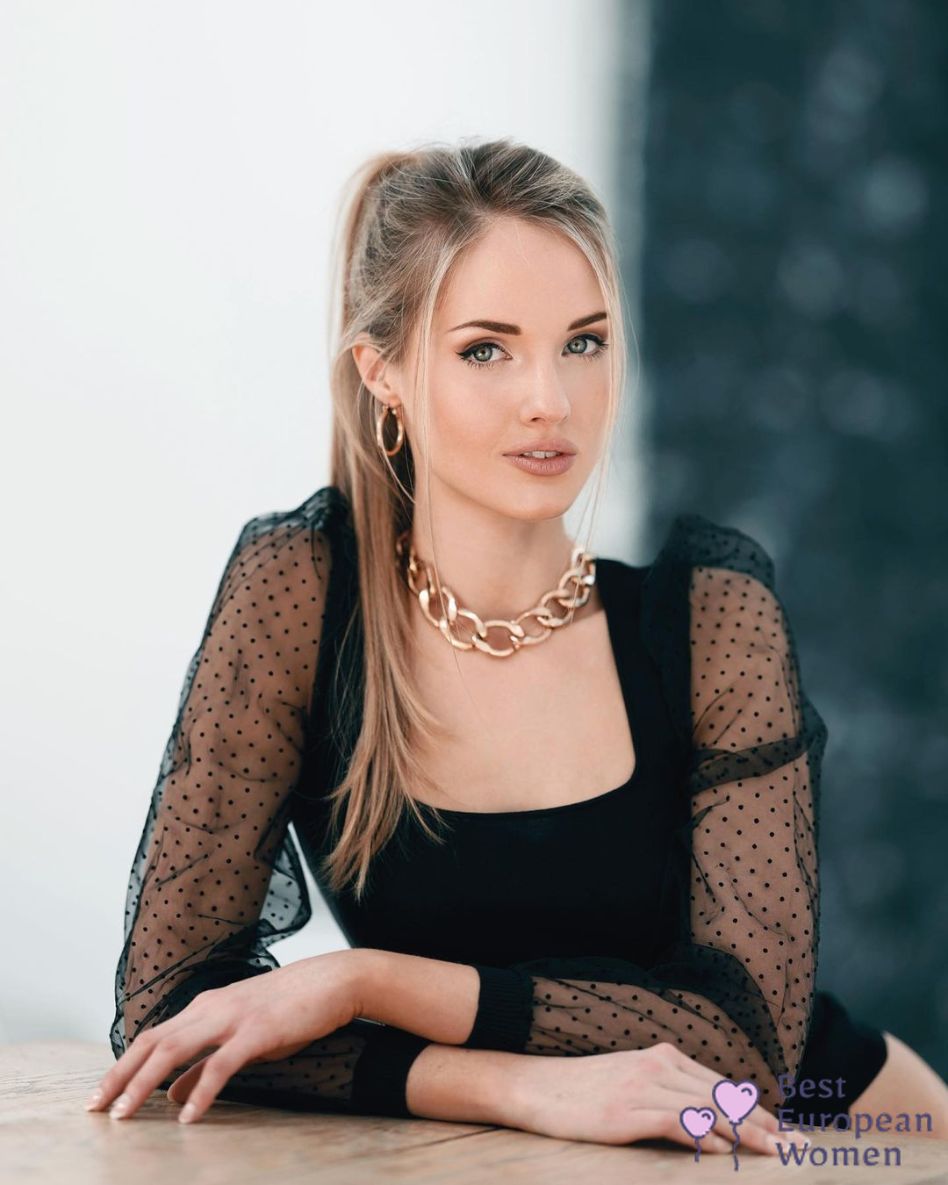 Dating a Gorgeous Dutch Woman: All the Truth Revealed