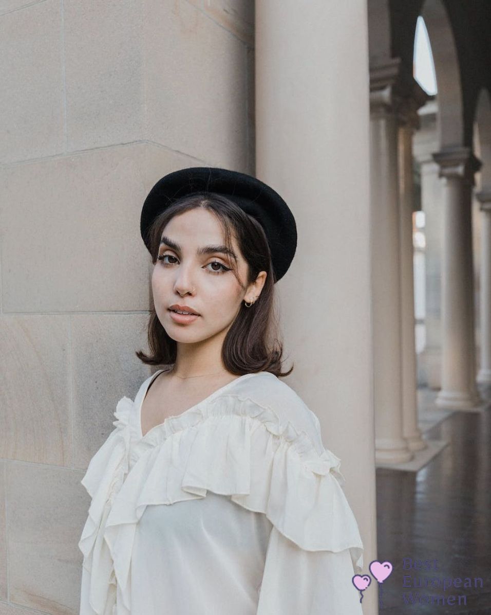 The Comprehensive Guide on Dating Elegant French Women