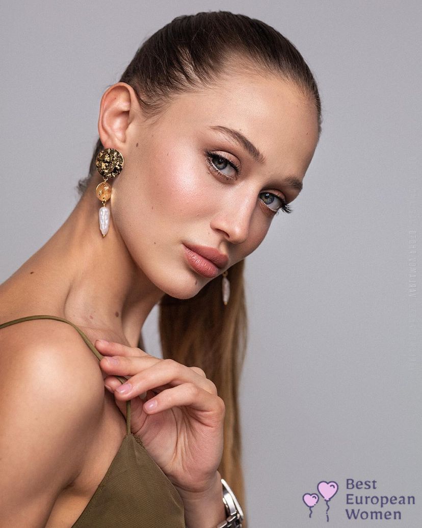 Charming Russian Women: What Makes Them the Best Wives?