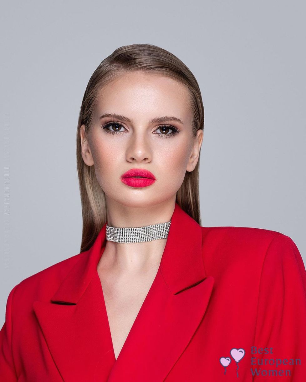 Charming Russian Women: What Makes Them the Best Wives?