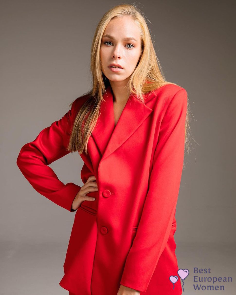 Charming Russian Women: What Makes Them the Best Wives?