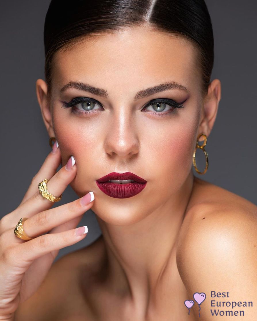 All You Need to Know When Dating a Spanish Woman