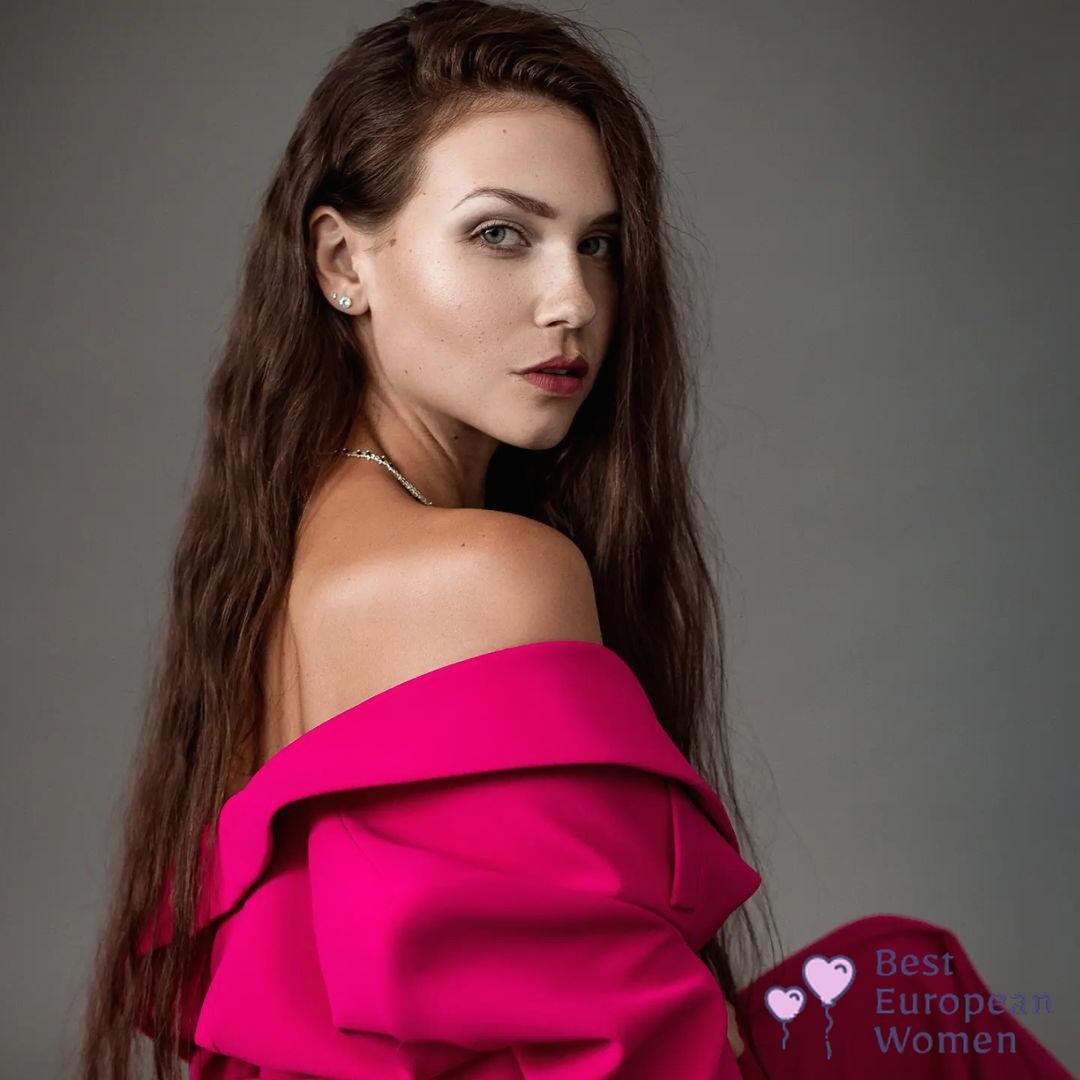 The Elegance of Austrian Women: A Popularity Exploration